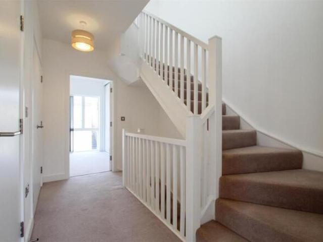 4 bedroom town house for rent in Knightly Avenue, Cambridge, CB2