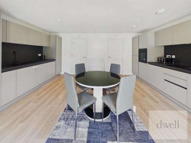 4 bedroom town house for rent in Lillian Ellis Grove, Leeds, LS15