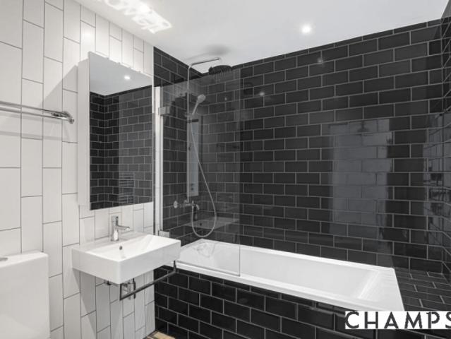 4 bedroom town house for rent in London, E16