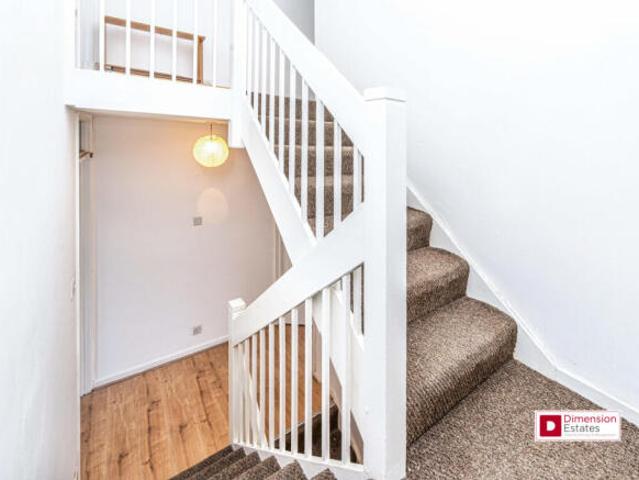 4 bedroom town house for rent in Lyneham Walk, Homerton, London, Hackney, E5