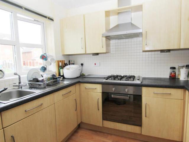 4 bedroom town house for rent in Manchester, Moston, M40