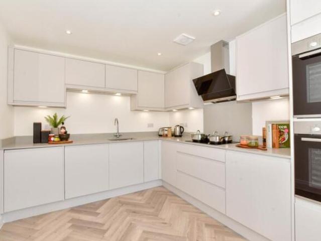 4 bedroom town house for rent in Manor Lane Fawkham DA3