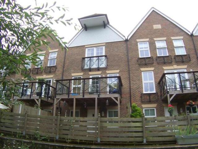 4 bedroom town house for rent in Medway Court, Aylesford, ME20