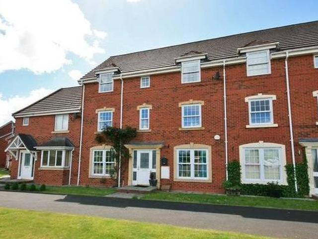 4 bedroom town house for rent in Morgan Walk Nantwich CW5