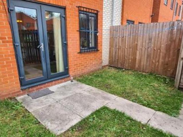 4 bedroom town house for rent in New Bold Walk, Hulme, Manchester. M15 6GP, M15