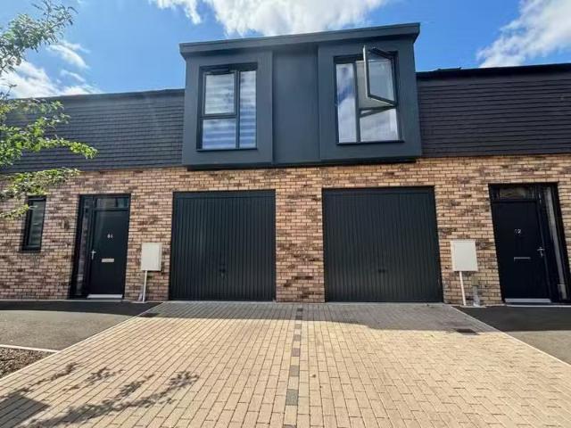 4 bedroom town house for rent in Parkes Avenue, B12