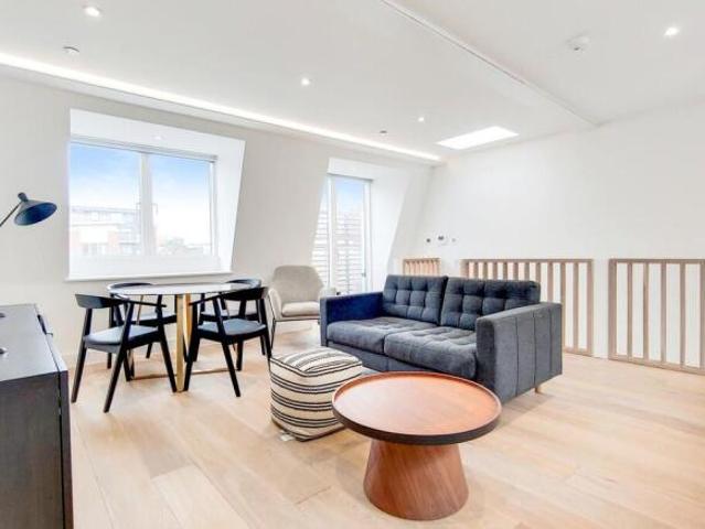 4 bedroom town house for rent in Pope Street, London Bridge, SE1