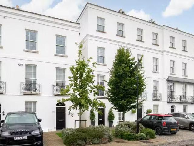 4 bedroom town house for rent in Regency Place, Cheltenham GL5.