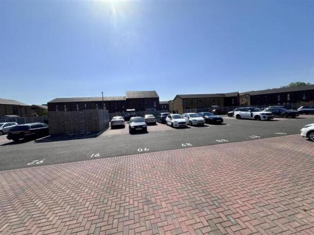 4 bedroom town house for rent in Ribot Walk, Salford, M6