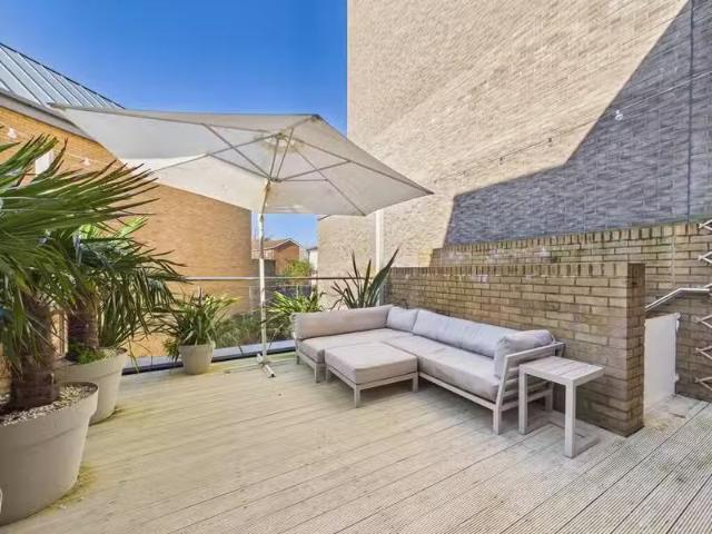 4 bedroom town house for rent in Salt Marsh Road, Shoreham by.