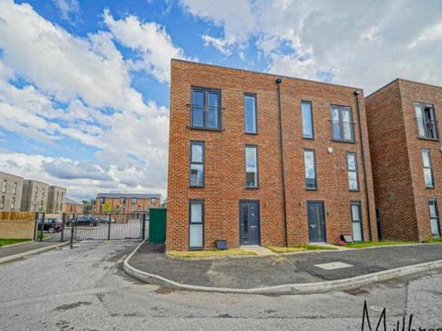 4 Bedroom Town House For Rent In Salford