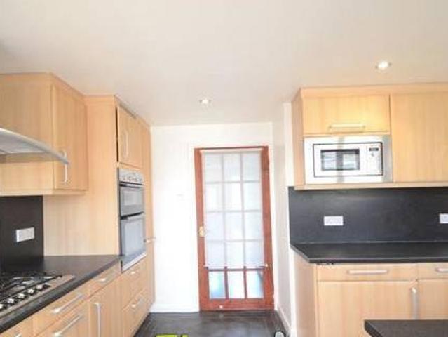 4 bedroom town house for rent in Sheephouse Road SL6