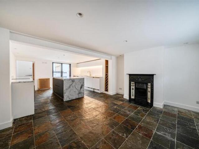 4 bedroom town house for rent in St. James's Road, Southsea, PO5