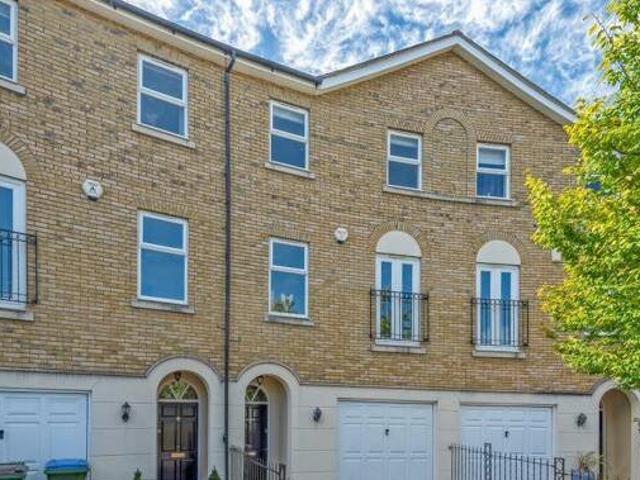 4 Bedroom Town House For Rent In Surrey