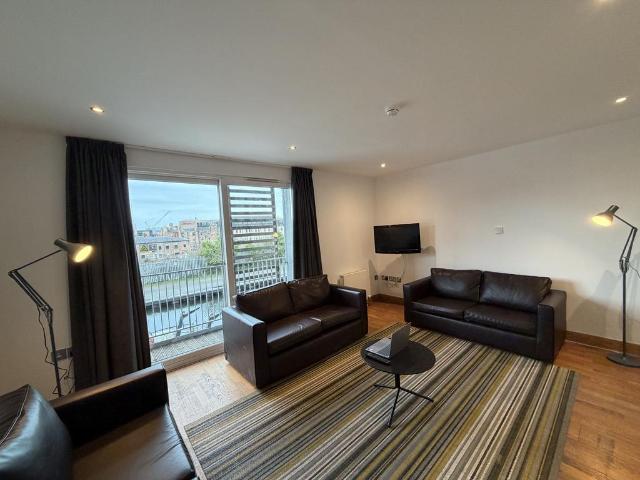 4 Bedroom Town House Fully Furnished 4 bed townhouse to rent £2,600 pcm £600 pw