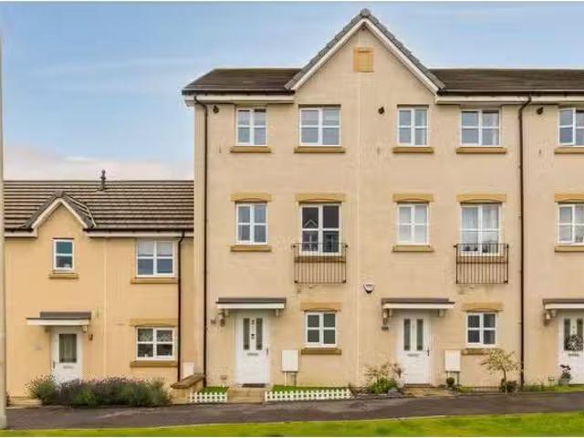 4 bedroom townhouse for sale, 15 Carter Drive, Gilmerton, Edin.