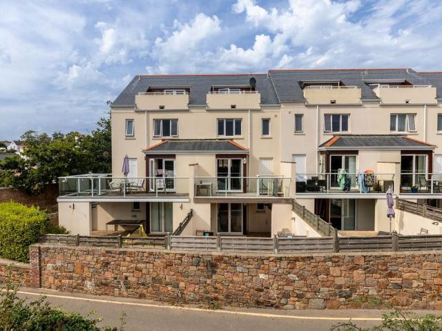 4 bedroom townhouse for sale