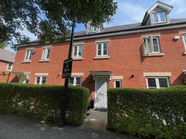 4 bedroom townhouse to rent