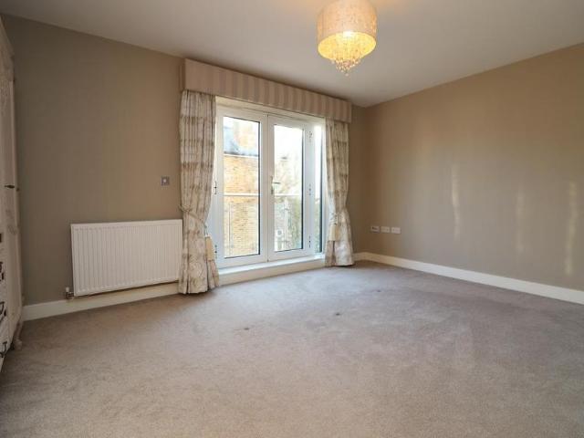 4 bedroom townhouse to rent