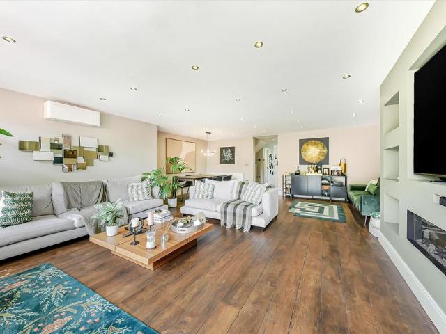 4 bedroom townhouse to rent