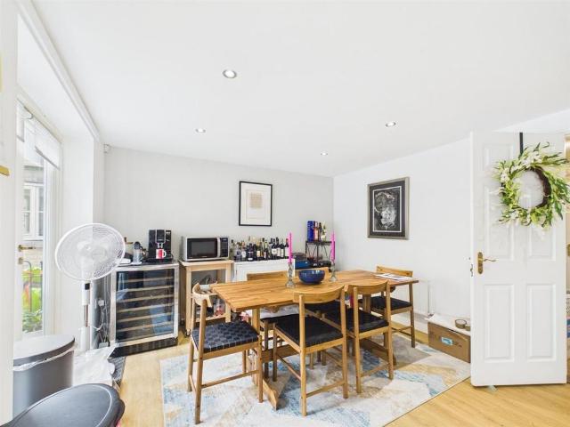 4 bedroom townhouse to rent