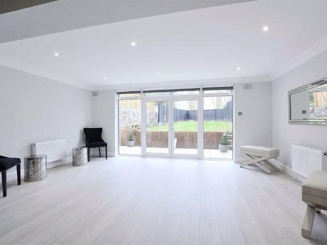 4 bedroom townhouse to rent