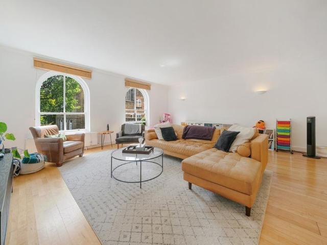4 bedroom townhouse to rent