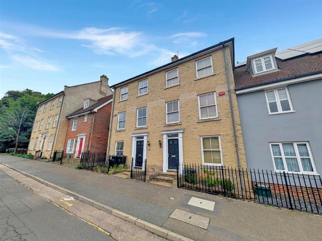4 bedroom townhouse to rent