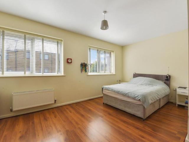 4 bedroom townhouse to rent
