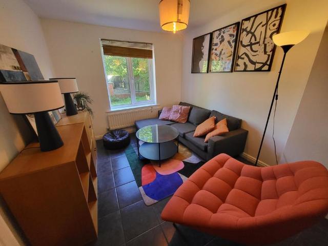 4 bedroom townhouse to rent