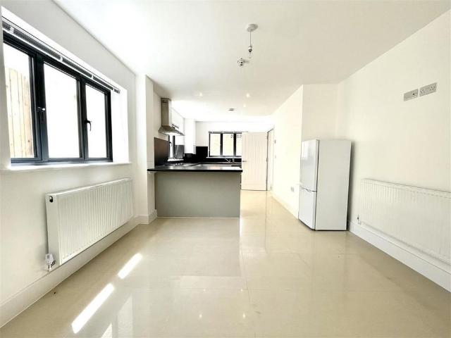 4 bedroom townhouse to rent