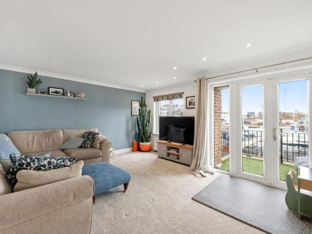 4 bedroom townhouse to rent