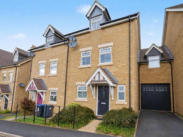 4 bedroom townhouse to rent