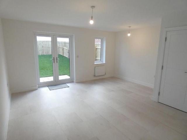 4 bedroom townhouse to rent