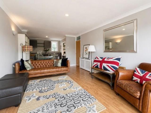4 bedroom townhouse to rent