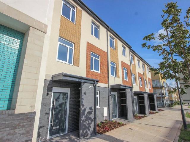 4 bedroom townhouse to rent