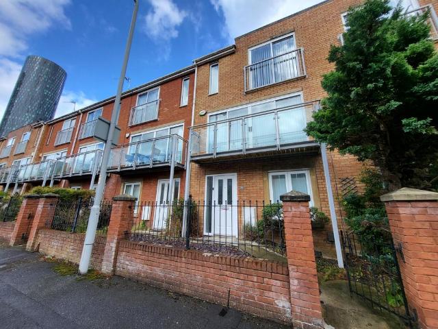 4 bedroom townhouse to rent