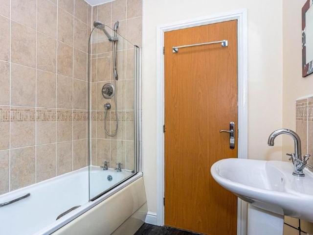 4 bedroom townhouse to rent