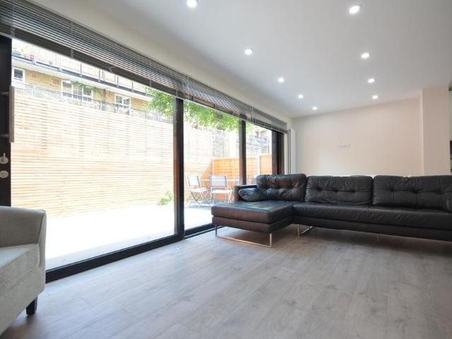 4 bedroom townhouse to rent
