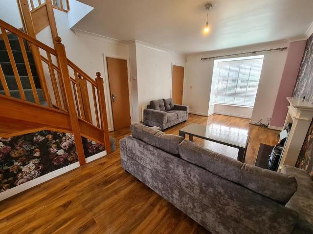 4 bedroom townhouse to rent