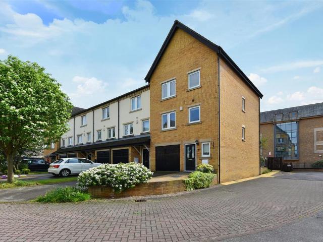 4 bedroom townhouse to rent