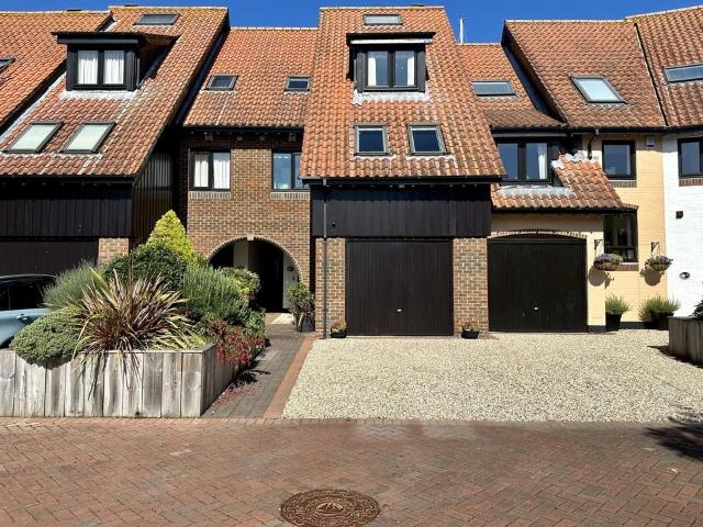 4 bedroom townhouse to rent