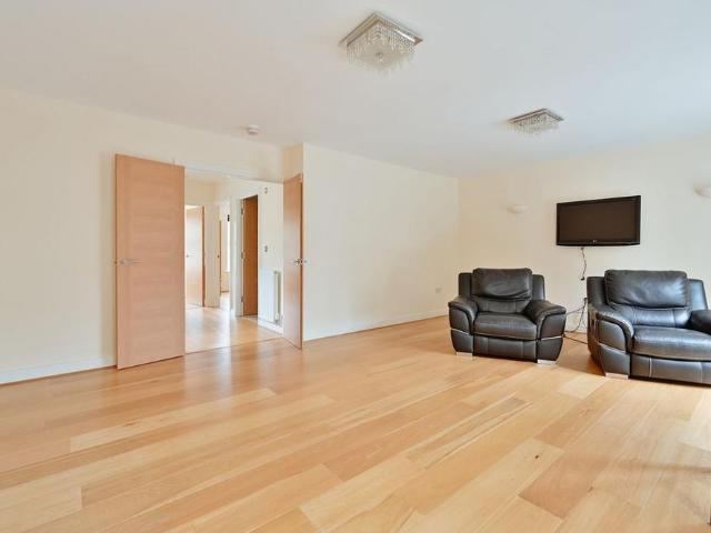 4 bedroom townhouse to rent