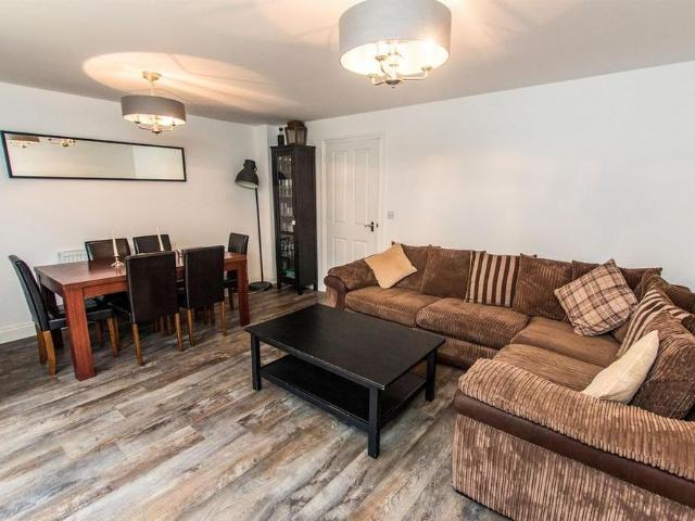 4 bedroom townhouse to rent