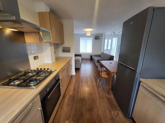 4 bedroom townhouse to rent