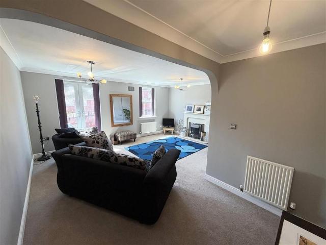 4 bedroom townhouse to rent