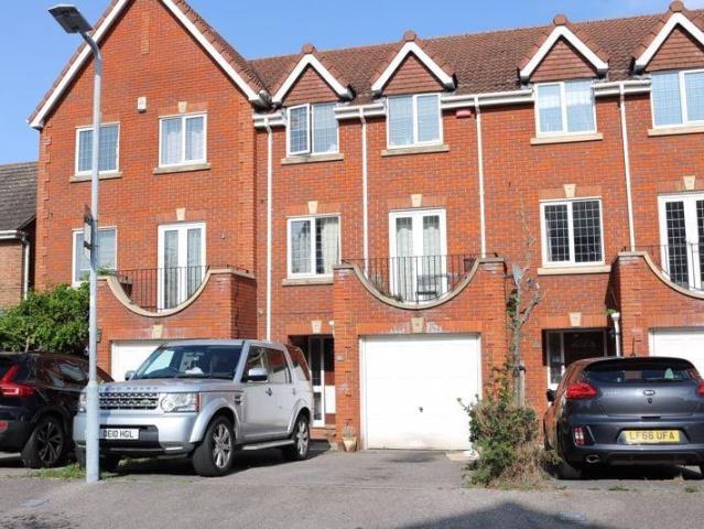 4 bedroom townhouse to rent