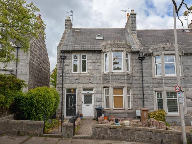 4 bedroom townhouse to rent