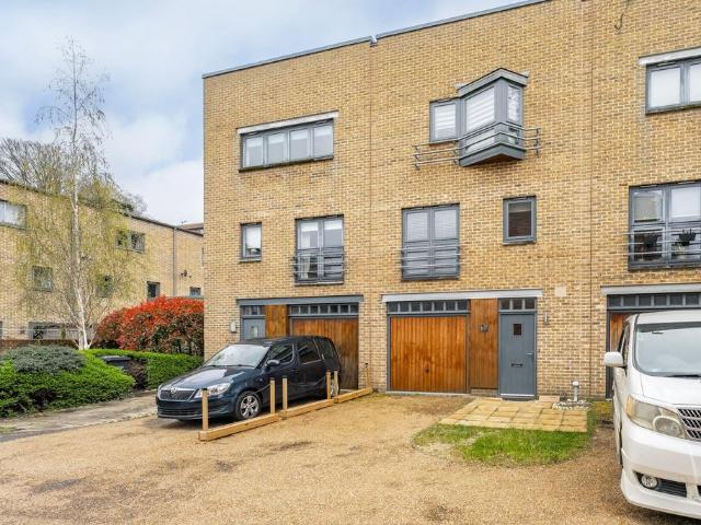 4 bedroom townhouse to rent