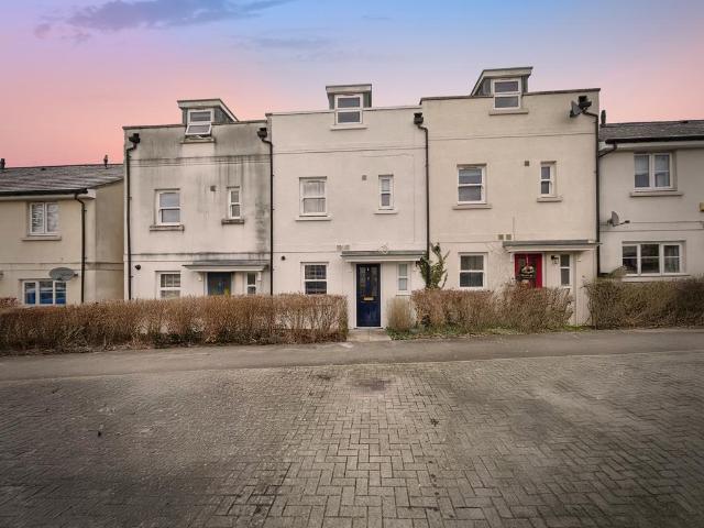 4 bedroom townhouse to rent